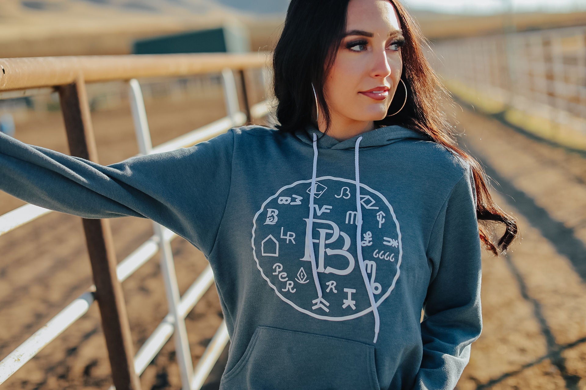 Sweatshirts & Jackets – The Buckle Shop